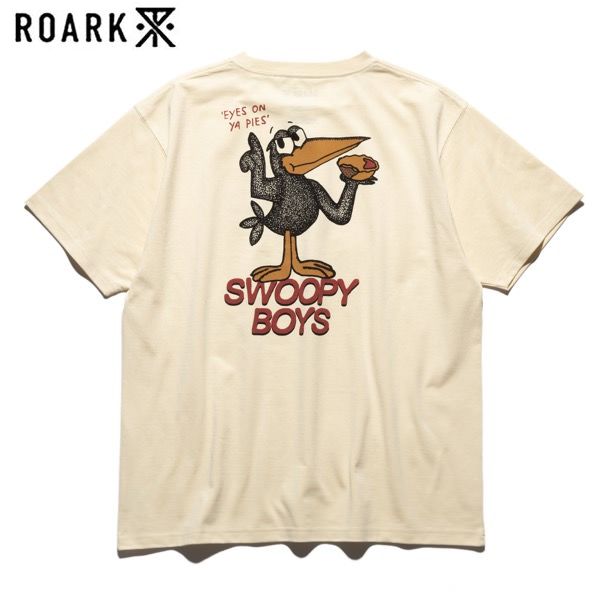 ROARK / "SWOOPY BOYS" FINE TECH DRY TEE オーストラリア訛りのカラスがアイコニックなS/S Tシャツ。 サラリとした質感にドライで柔らかな肌触りで快適な着心地を併せ持つFine Tech Dry Tシャ...
