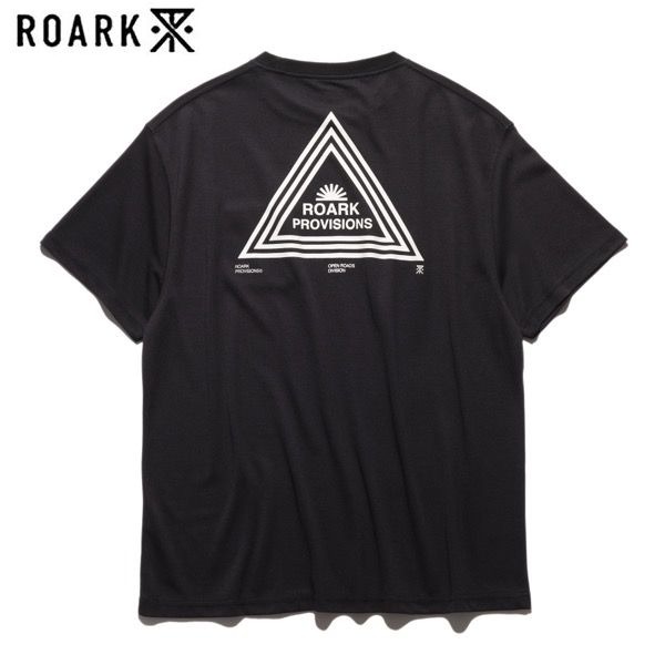ROARK / "PROVISIONS" Dri-Release TEE 自由を求める冒険家のためにデザインされたグラフィック"ROARK PROVISIONS"。 ソフトな肌ざわりで速乾性に優れた生地、DriReleaseを採用。 汗を素...
