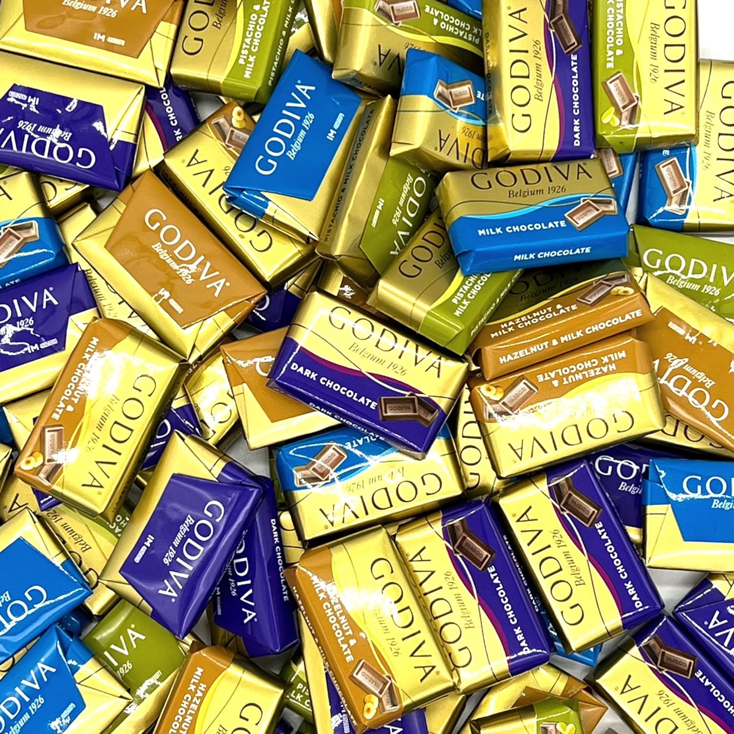 ◆ ゴディバ ナポリタン ／ 選べるバリエーション ◆ ゴディバの人気チョコレート「ナポリタン」が、 選べる容量・セット数で登場しました。 ミルク・ダーク・ヘーゼルナッツ・ピスタチオの 4種類が楽しめる個包装タイプ。 個々にパッケージされて...