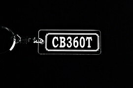 【商品詳細】 ・サイズ： 縦：2cm×横5cm×厚み0.3cm ・色： クリア ・素材： アクリル ・注意事項：モニターの発色具合により実際の色と異なる場合がございます。 ・HONDA ホンダ CB360T