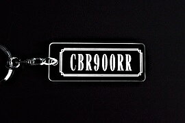 【商品詳細】 ・サイズ： 縦：2cm×横5cm×厚み0.3cm ・色： クリア ・素材： アクリル ・注意事項：モニターの発色具合により実際の色と異なる場合がございます。 ・HONDA ホンダ CBR900RR SC28 SC33 前期 後...