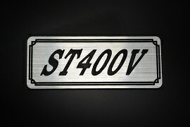 【商品詳細】 ・サイズ： 縦：2cm×横5cm×厚み0.1cm ・色： 銀/黒 ・素材： アクリル2層ステッカー ・質感 背景／地肌・・レーザー加工によるマットブラック ロゴ部・・ヘアラインシルバー ・マットブラック部にはレーザー加工のムラ...