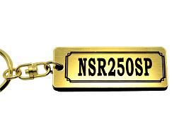 【商品詳細】 ・サイズ： 縦：2cm×横5cm×厚み0.3cm ・色： 金/黒 ・素材： 2層アクリル ・注意事項：モニターの発色具合により実際の色と異なる場合がございます。 ・HONDA ホンダ NSR250SP