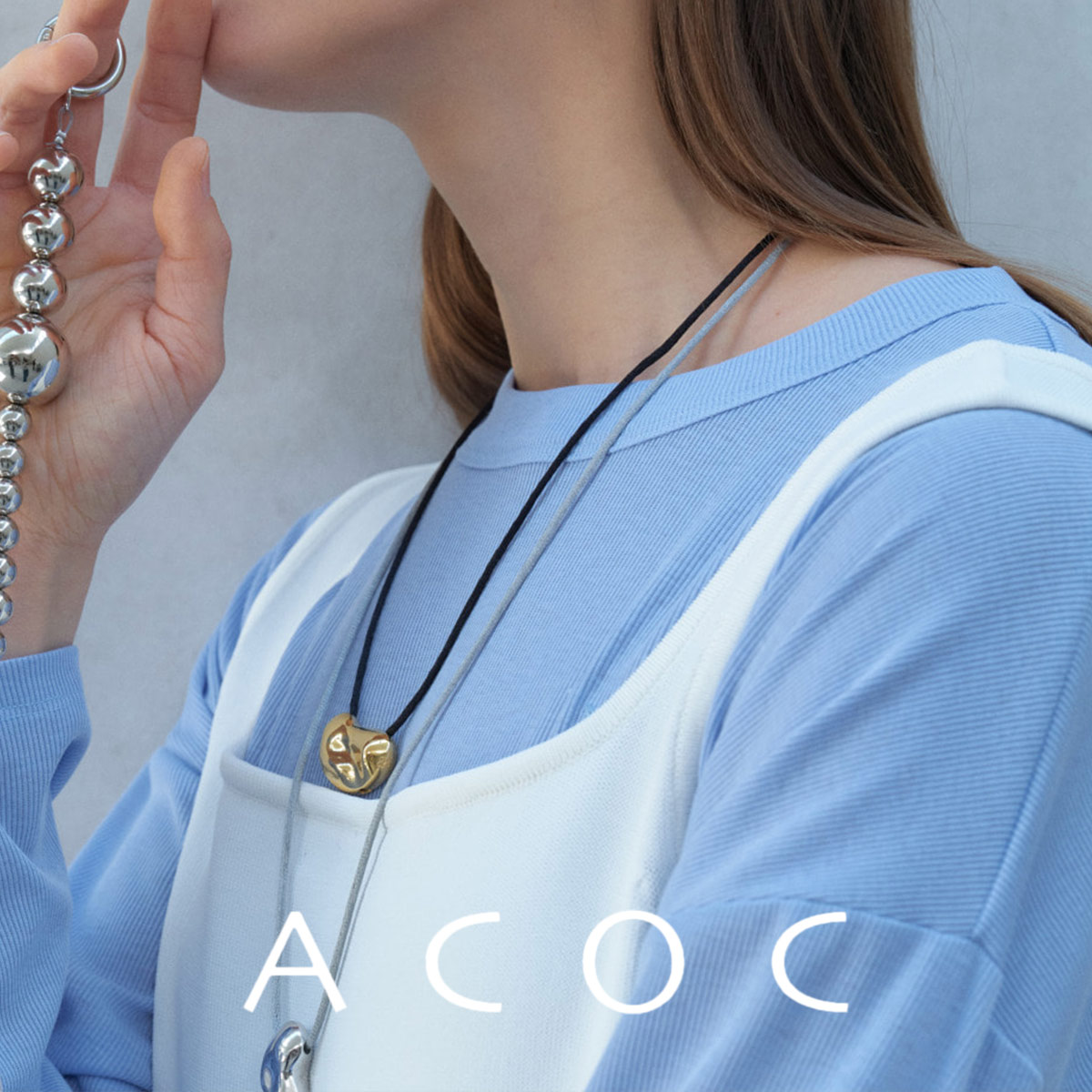 ▼ACOC/アコック ペブルネックレス / Pebble Necklace gold / ゴールド 美しい小石の形のようなデザインがモチーフの ペンダントネックレス。 ツルッとしたユニークなディティールがモードな印象。 5色の紐が付属してお...