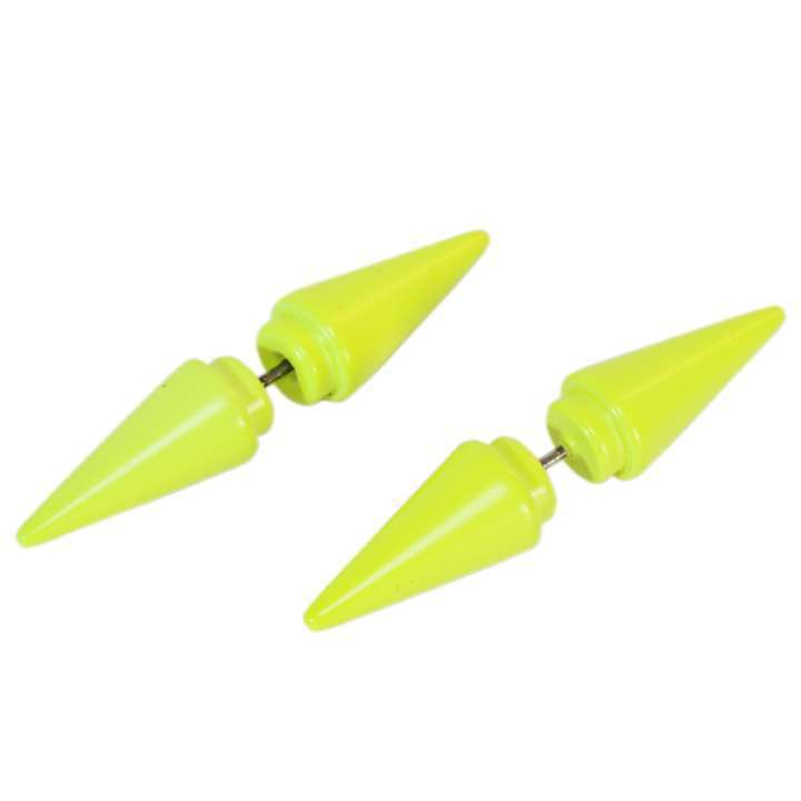 ※こちらの商品はメール便がご利用いただけます ハードロック!!コーンスタッズピアスの登場です!!キャッチ部分も、鋭くシャープなコーンスタッズモチーフなので、耳につけた時のインパクトは抜群☆両耳セット商品なので両耳に付けるのはもちろん、片方だ...