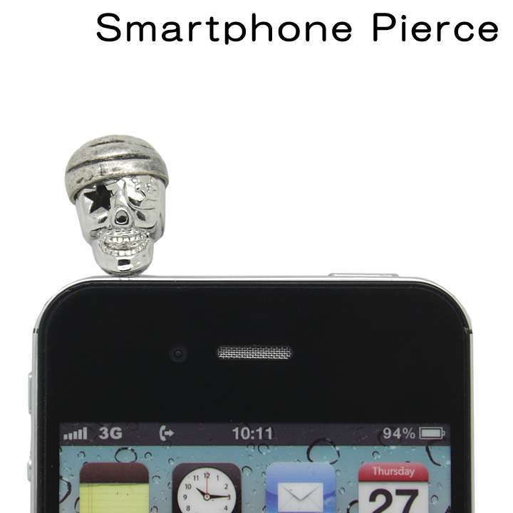 ※こちらの商品はメール便がご利用いただけます スカルクルーモチーフ、イヤホンジャックのご紹介です★ニッっと笑った口元や目の星や鼻がくり抜けになっているところがポイントです！頭に巻いた、ターバンはアンティークカラーなのもお洒落★DSやPSP・...