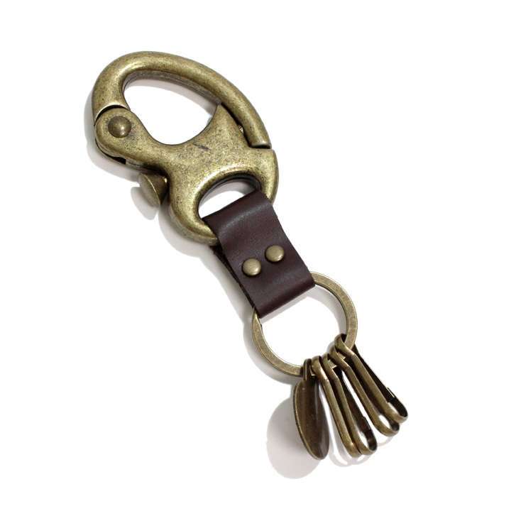 ※こちらの商品はメール便がご利用いただけます 大人のメンズお洒落アイテム、フェイクレザー×ステンレスのコンビデザインキーホルダーです♪丸みを帯びた太めのフックに合皮で繋がれた4連フックとプレートがシンプルお洒落なデザイン！どんなボトムと合わ...