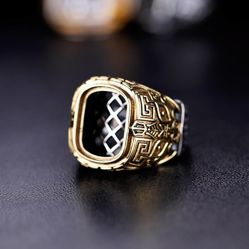 素材: シルバー金属素材：シルバー925パターン: クロス/クラウン/ローマ数字石の位置:12.6*16.4mm※完成品ではありません。