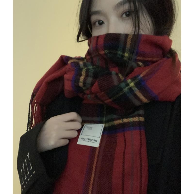 可愛い マフラー レディース 女性 韓国 冬 暖かい 厚手 防寒 保温 カジュアル 普段使い 通学 ポリエステル 繊維 赤 チェック 柄 フリンジ