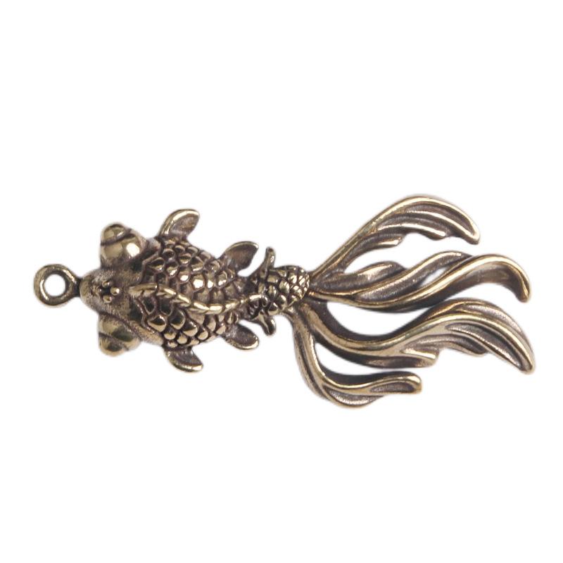 真鍮 キーホルダーパーツ ペンダントトップ アクセサリー アンティーク調 コレクション 工芸品 彫刻 銅 小さめ 小物 装飾 金魚 おしゃれ15.2g