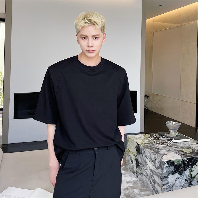 韓国 オーバーサイズ ティーシャツ 夏 レトロ 半袖 Tシャツ メンズ 肩パッド ニッチ ゆったり 無地 ラグジュアリー ラウンドネック おしゃれ 白 黒