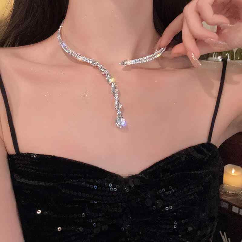 蛇 モチーフ アクセサリー 韓国 レディース スネーク ヘビ ネックレス ペンダント チョーカー カチューシャ 2WAY 装飾 個性的 シンプル エレガント キラキラ 揺れる