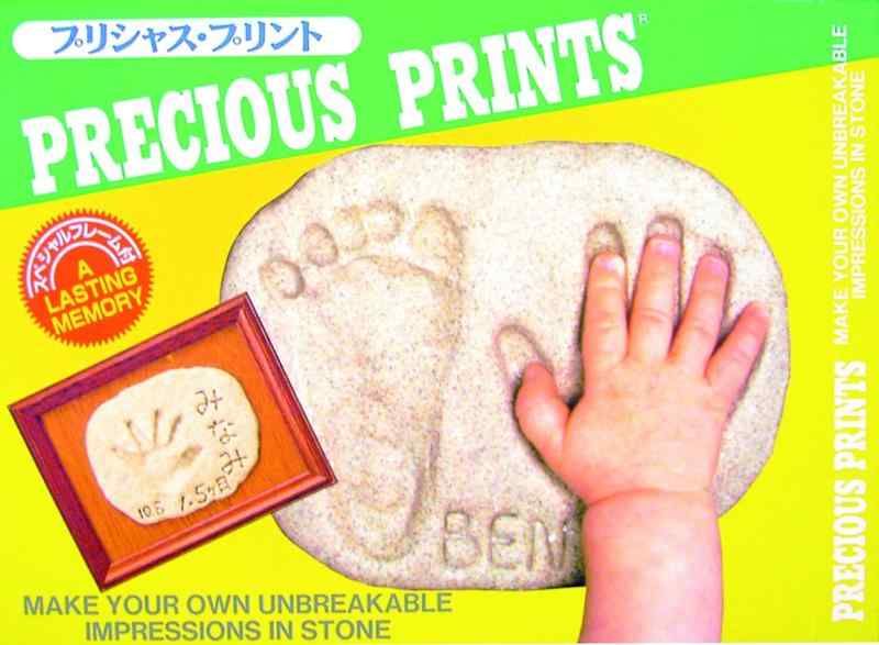プリシャス・プリント(スペシャル)粘土にお子さまの手形・足形が残せる、メモリアル商品です。写真を一緒に飾ることができます。使用粘土制造宝宝手脚印为留念。木框内可以一起装相片。[セット内容・付属品] 木製フレーム、ボード、粘土、紐、スタンド(...
