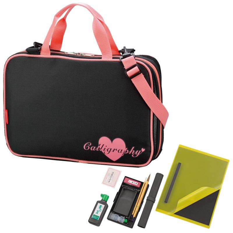 呉竹 書道セット フルオープン GC-282S ピンク 習字セット GC282-11手提げとショルダーの2WAYバッグを使用した書道セットです。使いやすいフルオープンタイプなので片付けも簡単。【本体サイズ】W360×H240×D50mm【内...