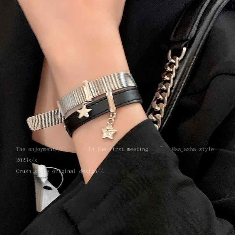 サイズ：ブラックチェーン長さ約20.8cm.長さ調節可能 シルバーチェーン長さ約21.5cm.長さ調節可能