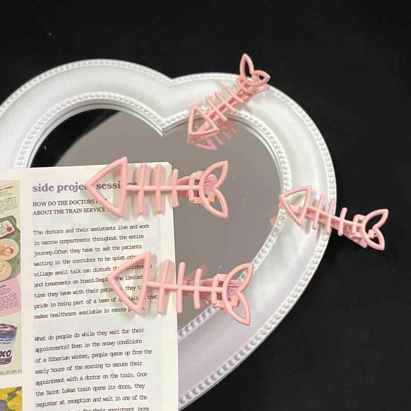前髪 クリップ おしゃれ ピン ヘアアクセサリー 挟む 髪留め 装飾品 ファッション 小物 合金 魚の骨 フィッシュボーン おかしな おもしろ ユニーク 個性的 ピンク