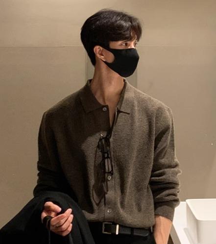 オシャレ カーディガン メンズ 春秋 薄手 ニット 襟付き 前開き ボタン 長袖 トップス 羽織り 韓国 ゆったり カジュアル シンプル 無地 カーキ 黒 紺