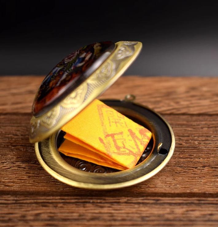 チベット タンカ ペンダント メンズ レディース おしゃれ ネックレス アクセサリー お守り 飾り 円形 収納 手書き エスニック レトロ 赤 白 緑素材: 混合素材状態: 新品製品タイプ: アクセサリー