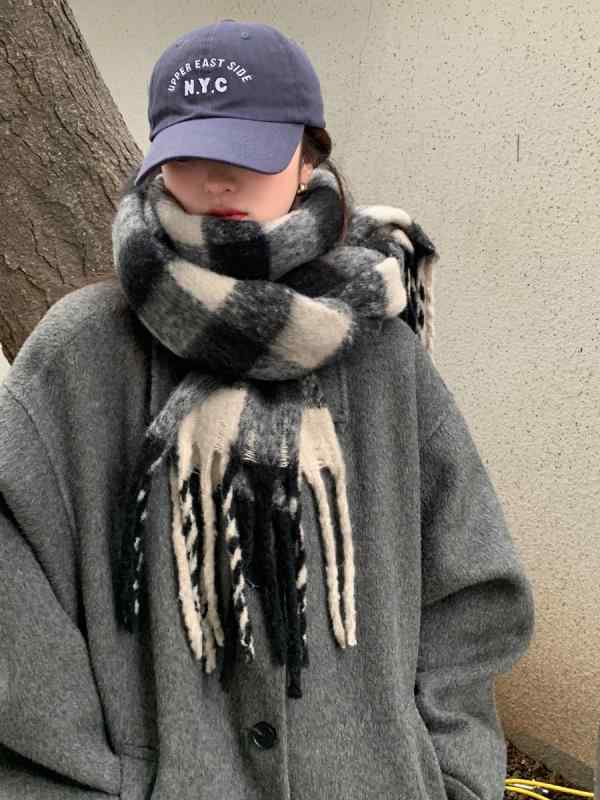 マフラー レディース ストール 防寒 暖かい 春秋冬 チェック 韓国 多用途 厚手 大判 柔らかい 長方形 フリンジ付き 羽織り ひざ掛け カジュアル 黒 白 青 プレゼント生地: ポリエステル形状: 長方形適用季節：春.秋.冬