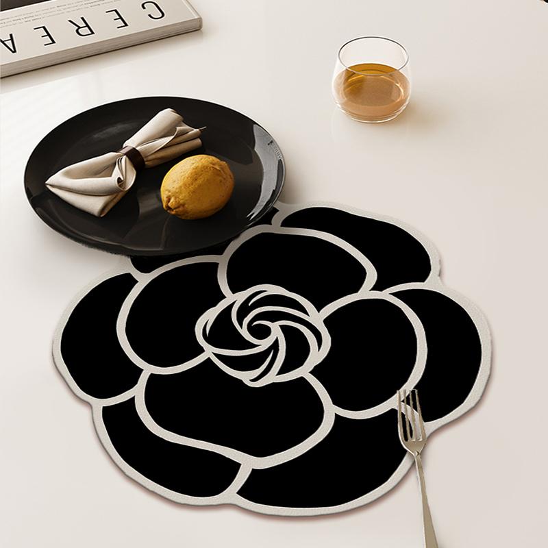 コースター シリコン 耐熱 防水 防油 マット 柔らかい 便利 グッズ 家庭用 キッチン ダイニング 大きいサイズ 花柄 黒 白 おしゃれ