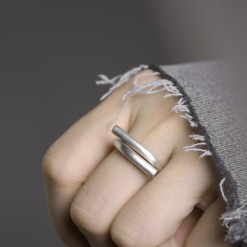 指輪 メンズ 細い シンプル マット シルバー 調整可能 レトロ プレーン ユニセックス ブラッシュ テクスチャ おしゃれ アクセサリー