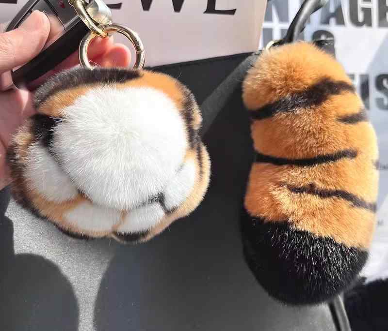 ぬいぐるみキーホルダー キーチェーン バッグチャーム もこもこ ふわふわ セット 大人 カップル プレゼント トラ しっぽ 爪 大きめ かわいい