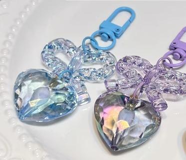 キーホルダー リボン ハート キラキラ 立体 水晶 キーリング バッグアクセサリー チャーム 女の子 レディース 大人 かわいい 青 緑 白
