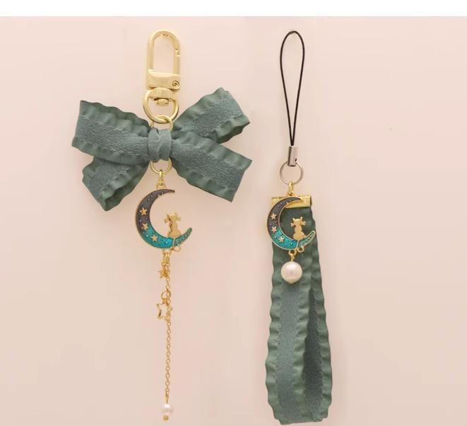 キーホルダー リボン 月 猫 ビーズ ストラップ キーチェーン チャーム バッグアクセサリー 女の子 レディース 大人 上品 緑 おしゃれ