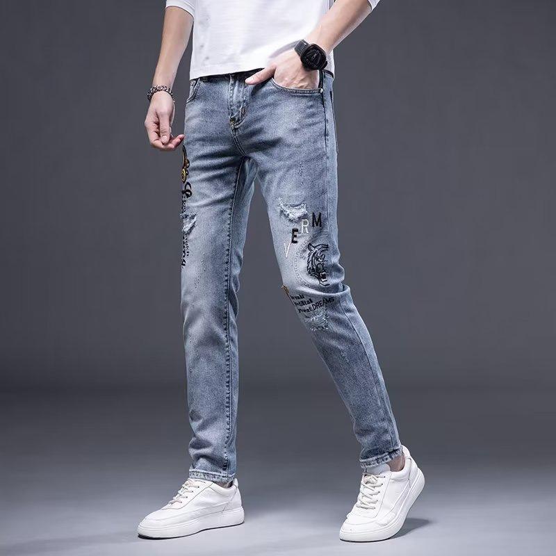 生地：デニム腰型: 中腰パンツの前立て：ジッパー伸縮性：やや伸縮性あり適用季節：オールシーズンパンツの長さ: ロング