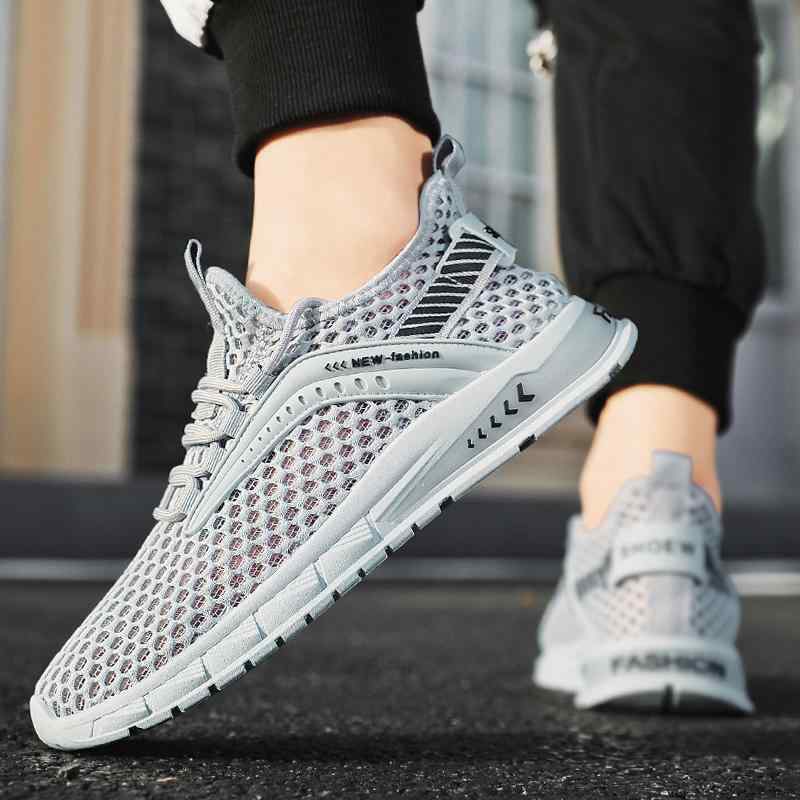 機能: 通気性クローズ: レースアップサイズ: 39 40 41 42 43 44ヒールの高さ：ローヒール（3cm未満）色の分類：グレーブラックブルーローシューズ名：メッシュシューズ季節: 夏機会: スポーツとレジャーソール素材：ラバーアッ...