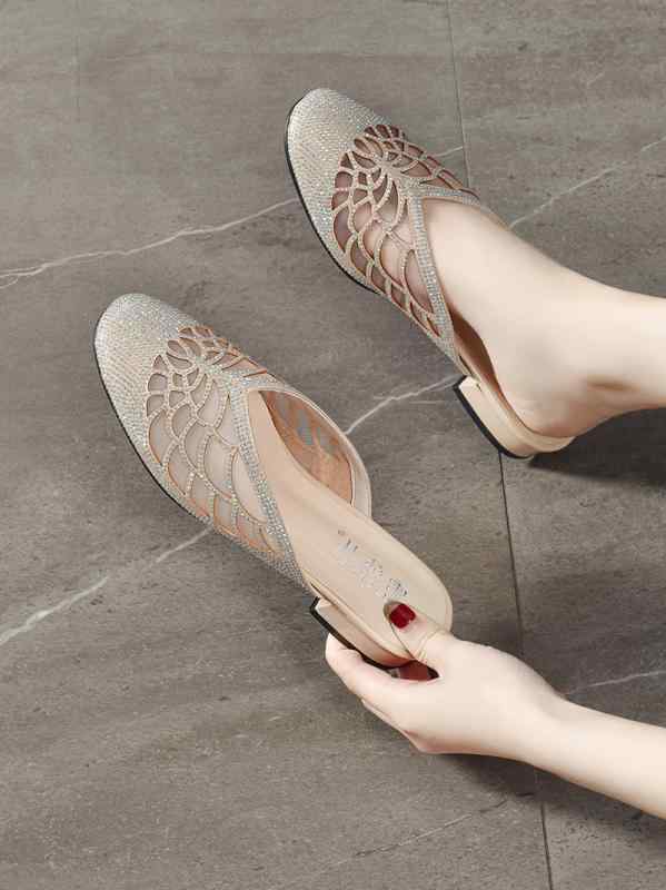 ヒールの高さ：フラットヒール色の分類: ブラック シルバー ゴールドソール素材：ラバー裏地素材：マイクロファイバーレザーインソール素材：マイクロファイバーレザー表面素材: マイクロファイバー