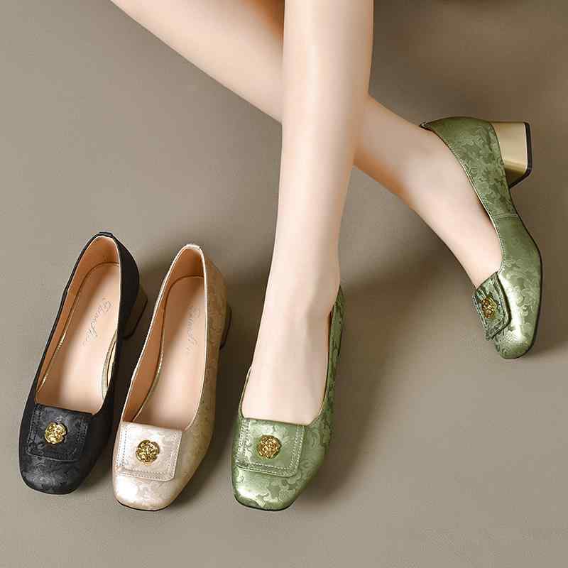 ローヒール パンプス おしゃれ レディース 秋 エレガント スクエアトゥ レザー メタル 柔らかい 通気性 安定感 快適 黒 緑 ゴールド