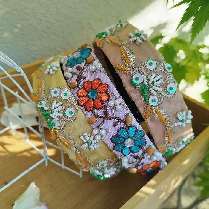 カチューシャ 刺繍 大人 幅広 太め おしゃれ 痛くない 花 レース ラインストーン キラキラ レディース ヘアアクセサリー まとめ髪 アレンジ 白髪隠し フェミニン エレガント パーティ お呼ばれ 普段使い 韓国 ブラック ワインレッド ...