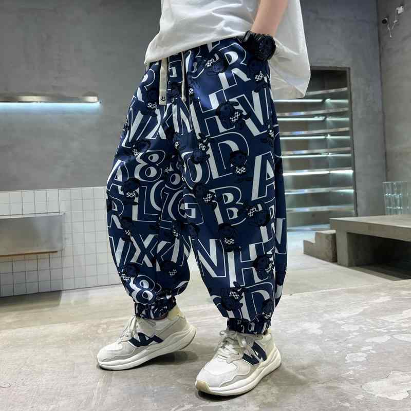 キッズ ズボン 男の子 子供 幼児 小学生 中学生 薄手 パンツ ロング ポケット ゆったり 快適 虫よけ おしゃれ カジュアル 柄 文字 春秋 外出 レジャー 青