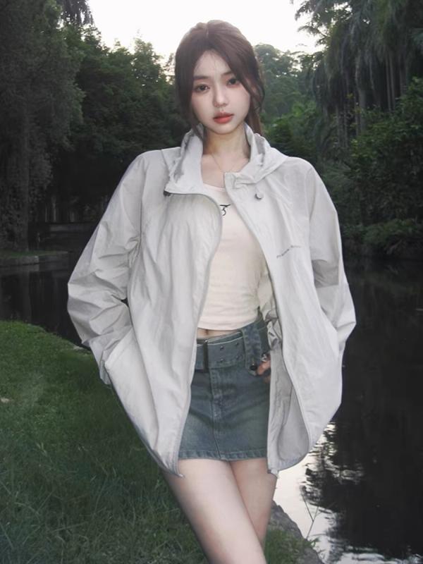 シルエット：ゆったり要素/技術: ジッパーポケット厚さ: 薄手袖丈：長袖襟: フード付き衣服の前立て: ジッパー