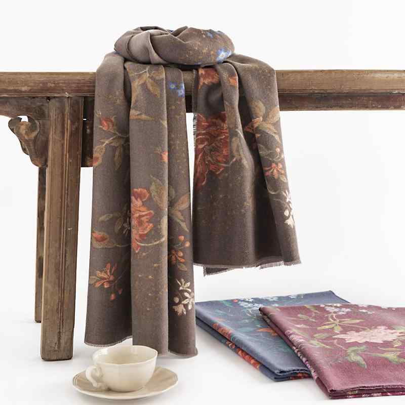 レディース ショール 秋冬 エスニック バラ プリント 保温 RPET リサイクル ポリエステル 柔らかい 軽量 通気性 グレー 青 茶色 おしゃれ 普段使い