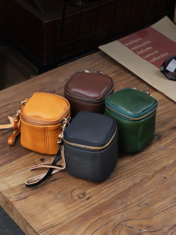 レザー ポーチ メンズ 大人 レトロ 収納 財布 小物入れ 小さめ ストラップ ファスナー カジュアル シンプル おしゃれ 茶 黒 緑