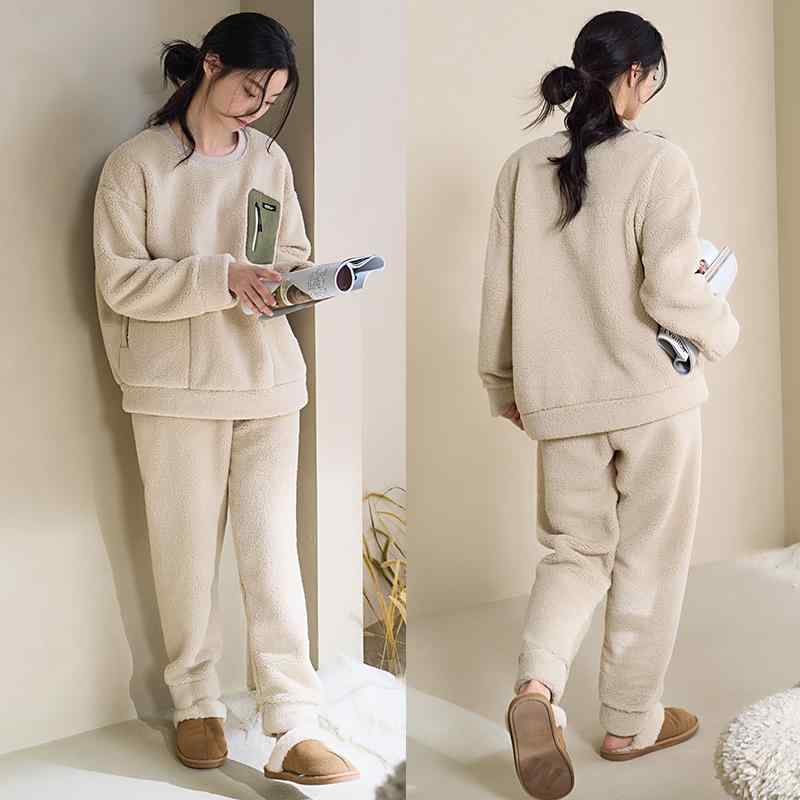 生地：ラムズウール生地素材構成：ポリエステル繊維服の前立て: プルオーバー