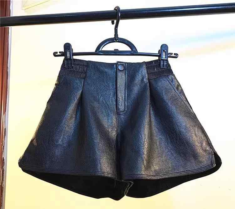 レザーショートパンツ 大人 レディース 大きいサイズ ゆったり ウエストゴム ポケット ボタン スリット 普段使い 外出用 伸縮性 羊革 Aライン 体型カバー シンプル 無地 おしゃれ 韓国 黒 茶 アイボリー