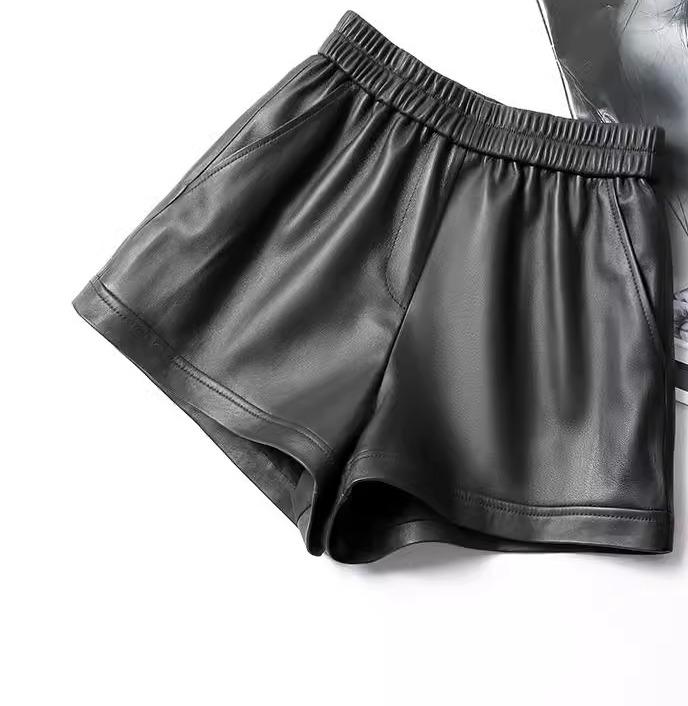 パンツの前立て：伸縮性ありレディースパンツウエスト高さ：ハイウエストパンツ丈：ショートパンツ生地: シープスキン素材構成: シープスキン女性のパンツタイプ：ワイドレッグパンツ