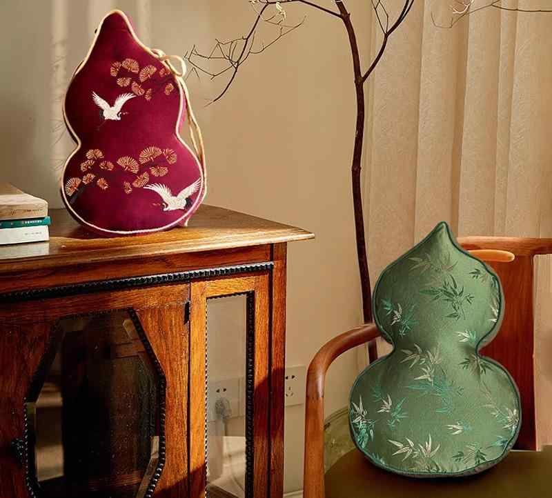 クッション 抱き枕 中国風 ひょうたん型 円型 吸湿性 通気性 刺繍 リビング 寝室 ソファ インテリア 装飾 ディスプレイ 腰当て おしゃれ エレガント 青 緑 赤 竹 鶴 蛇