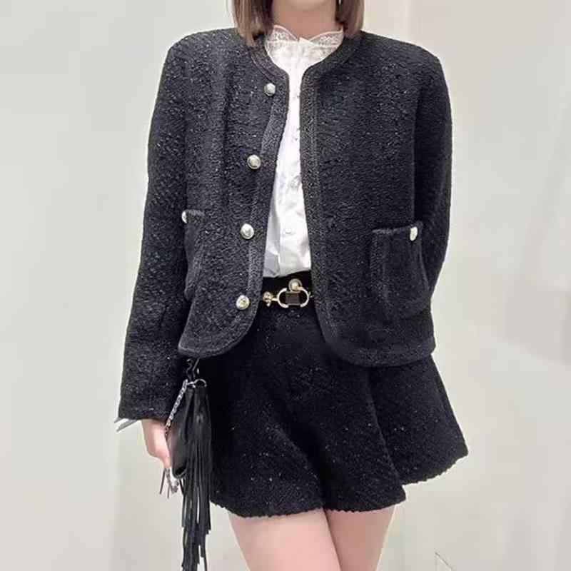 女性のパンツタイプ：ワイドレッグパンツレディースパンツウエスト高さ：ハイウエストパンツ丈：ショートパンツ素材構成: ポリエステル繊維