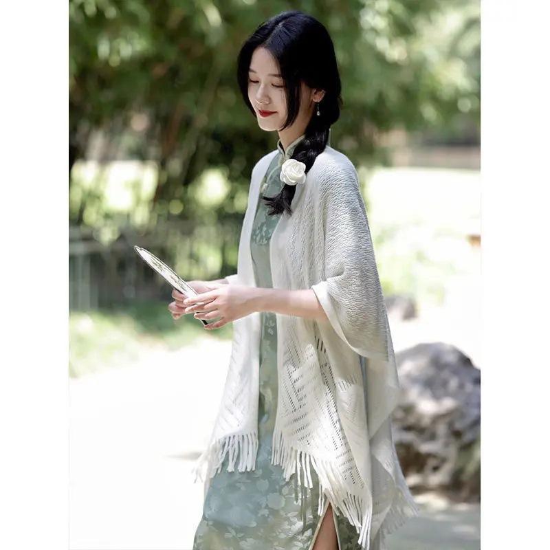 ・対象: 女性・素材: ポリエステル・カラー展開: ホワイト、レッド、シャンパン、ブラック、ベージュ・スタイル: フェミニン・幅: 125cm・編み方: 経編み・柄: 配色・機能: 装飾用・加工方法: ジャカード・詳細: カントリー調・: ...