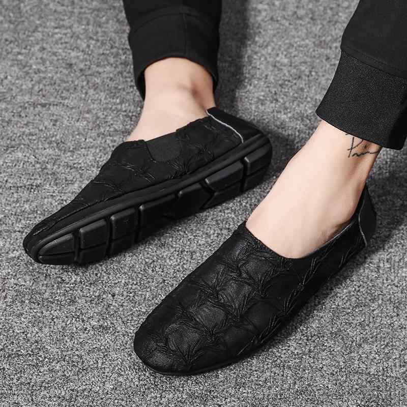 ・種類: ドライビングシューズ・タイプ: スリッポン・スタイル: カジュアル・対象: 若者・シーン: デイリー・機能: 通気性・柄: 無地・カラー: ブラック・サイズ展開: 38 39 40 41 42 43 44・留め具: ゴムバンド・つ...