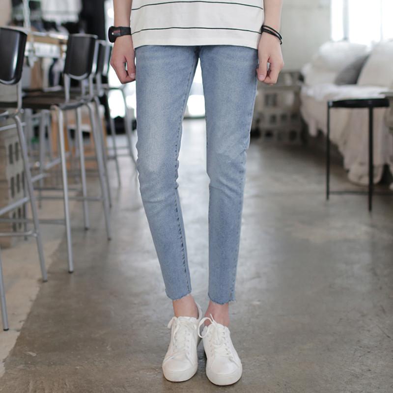 ・素材: 綿・サイズ展開: 27 28 29 30 31 32 33 34・生地: デニム・ウエストタイプ: ミドルウエスト・カラー: ヴィンテージブルー・フロント: ジッパーフライ・伸縮性: 微ストレッチ・スタイル: .カジュアル・厚さ:...