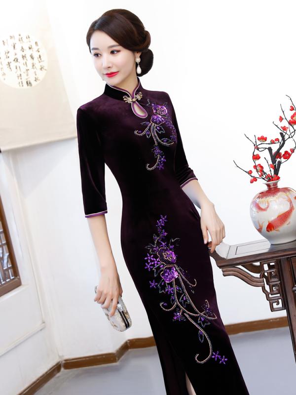 ・カテゴリ: ロングチャイナドレス・スタイル: レトロ・主な素材: ポリエステル・素材: ベルベット・ネックライン: 斜め襟・袖丈: 七分袖・柄: 花柄・装飾: ビーズ装飾・スリット: ハイタイプ・着用シーン: デイリー・カラー展開: パー...