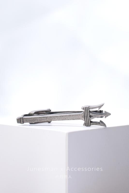 ・主な素材: 銅・柄: ポセイドンの三叉槍・カラー展開: ゴールド.シルバー.ダークシルバー.侵蝕色版