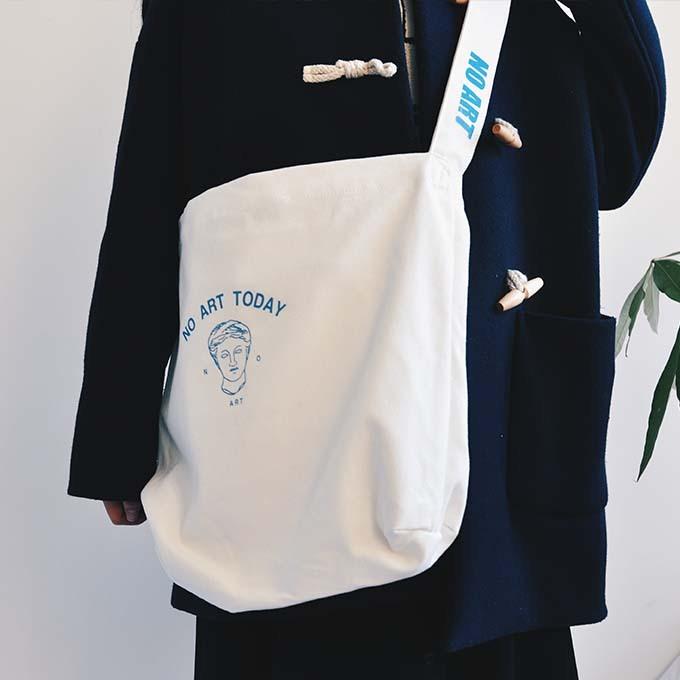 ・カテゴリ: 斜めがけバッグ・素材: キャンバス・裏地素材: キャンバス・スタイル: 日韓風・柄: 文字.数字・開閉方法: マグネットボタン・内側構造: 携帯ポケット・持ち方: 斜めがけ.オフショルダー・ショルダーストラップ: シングル・持...