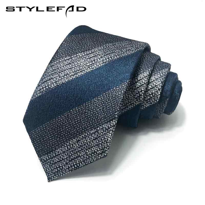 ・スタイル: ビジネス・素材: ポリエステル・柄: ストライプ・カラー展開: ダークブルー×シルバーグレー ストライプ.ワインレッド×シルバーグレー ストライプ・タイプ: 剣先型ネクタイ・ネクタイ幅: 約7〜12cm・長さ: 145cm・加...