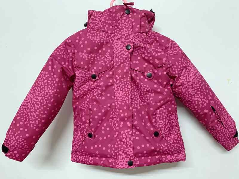 ・適用年齢: 3〜14歳・機能: 通気性.速乾性.防水性.防水透湿性.UVカット.防虫.防風・生地: Bre-tex・カラー展開: 花柄.ローズレッドドット.ブラックピンク.ローズレッド.ブラックレッド・防水透湿: 10001〜15000m...